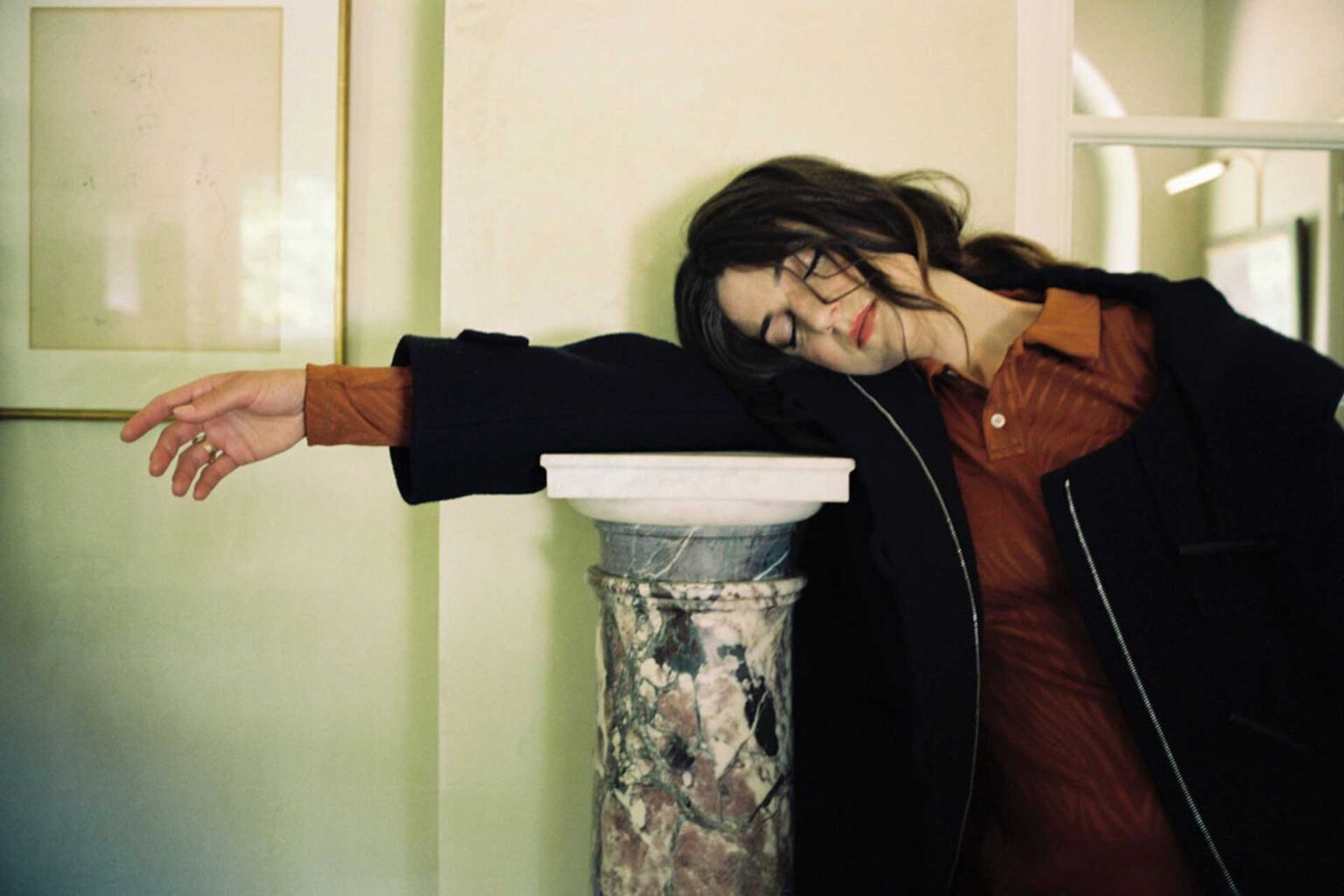 The praise of boredom – Sarah Balhadère portraying Esther Garrell