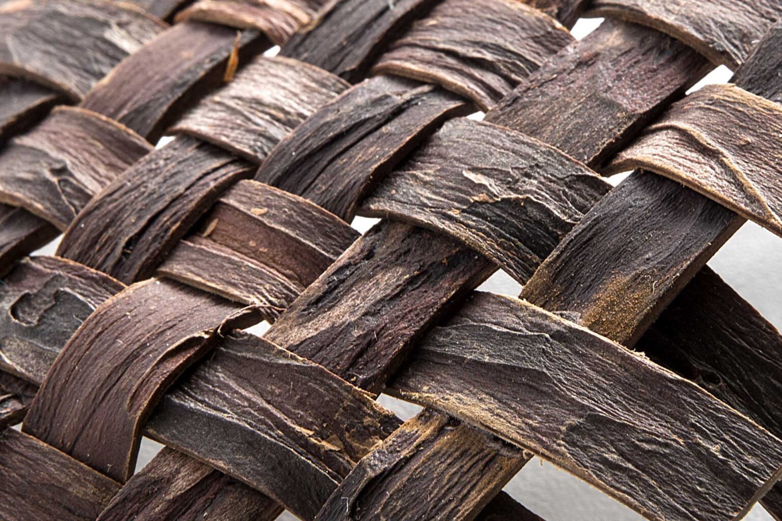 Studio Sarmite – Products designed from pine skin leather